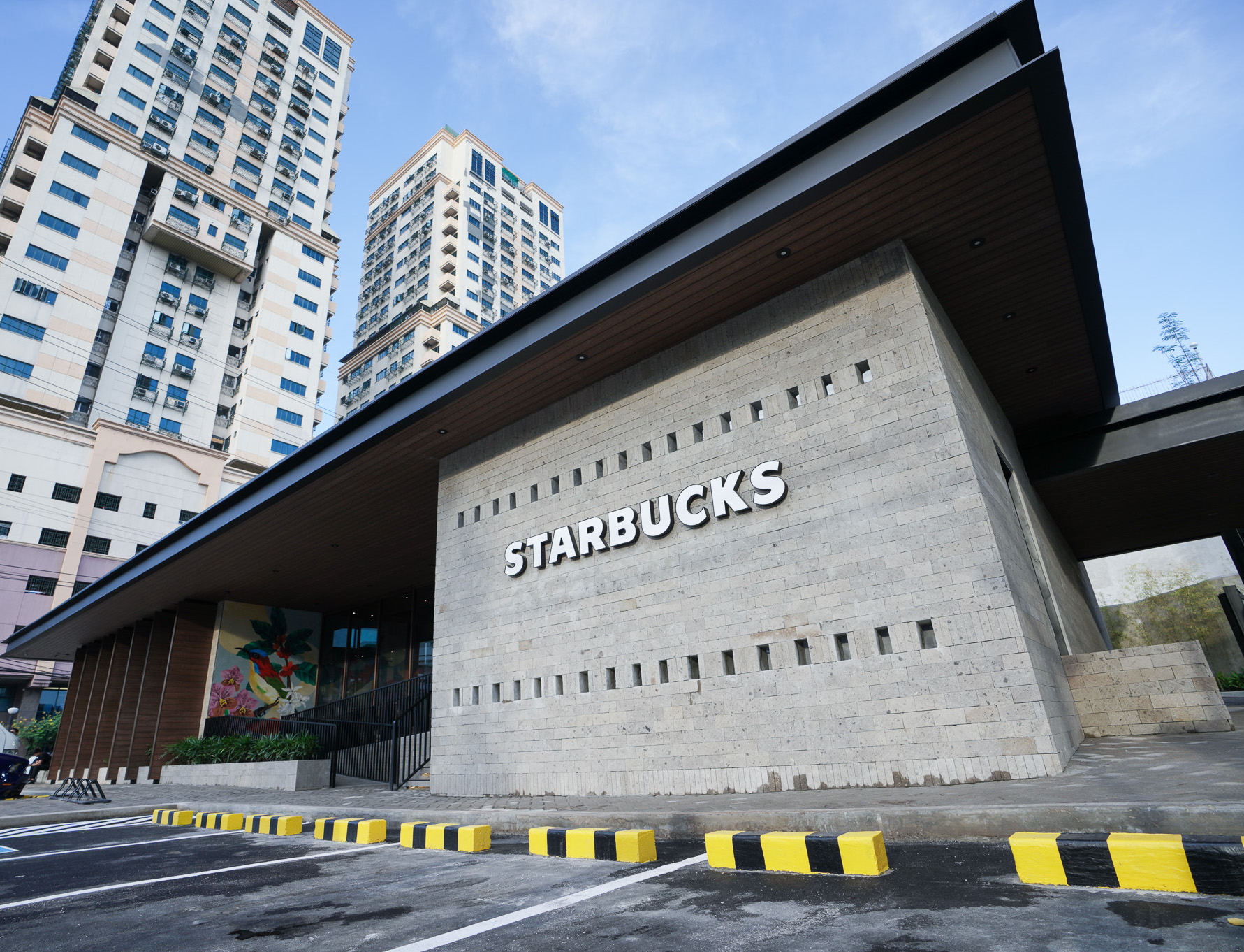 Starbucks Philippines opens its first community store — The POST