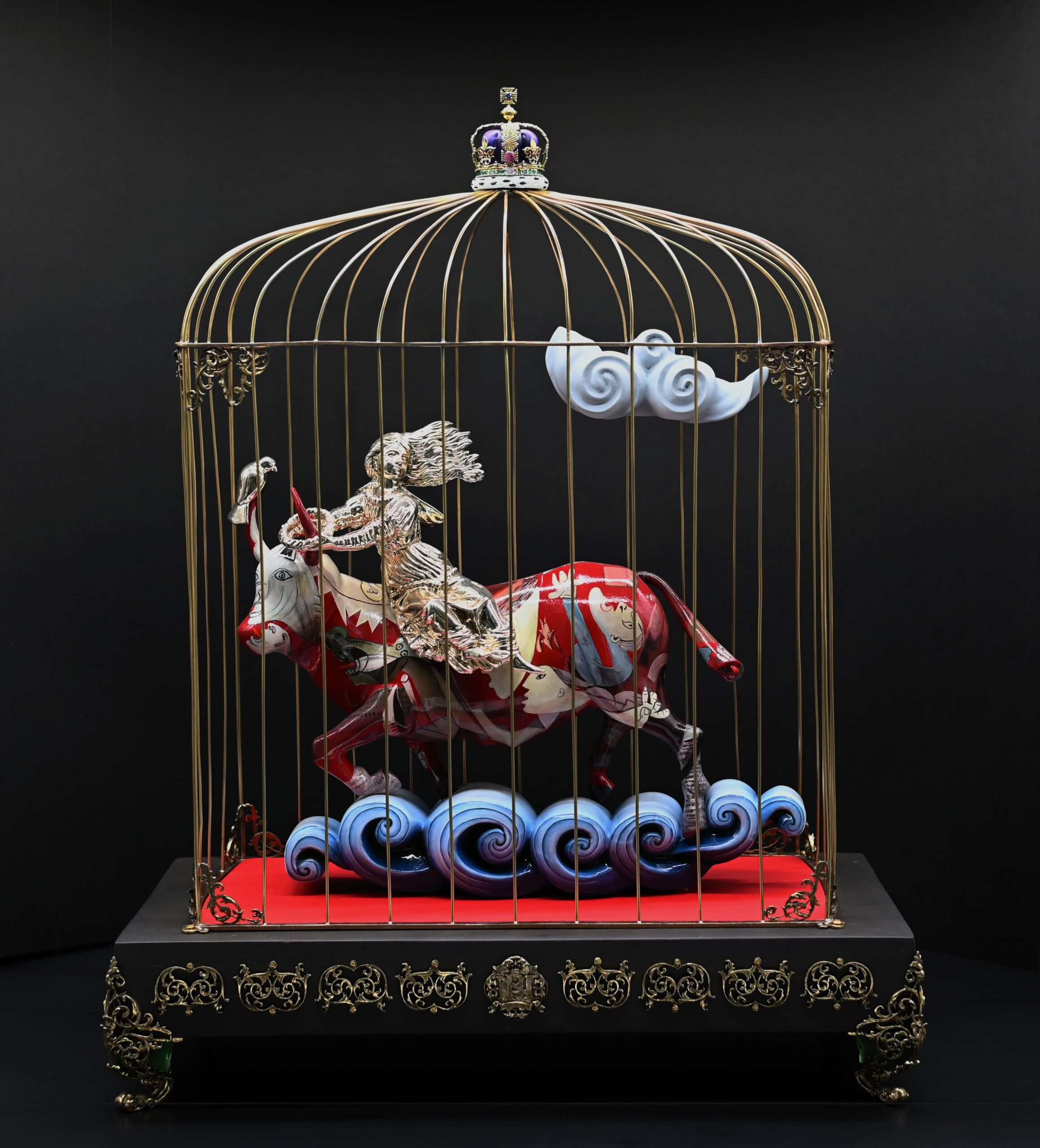 Artist Noli Manalang takes us on a journey of sculpted realms and ...