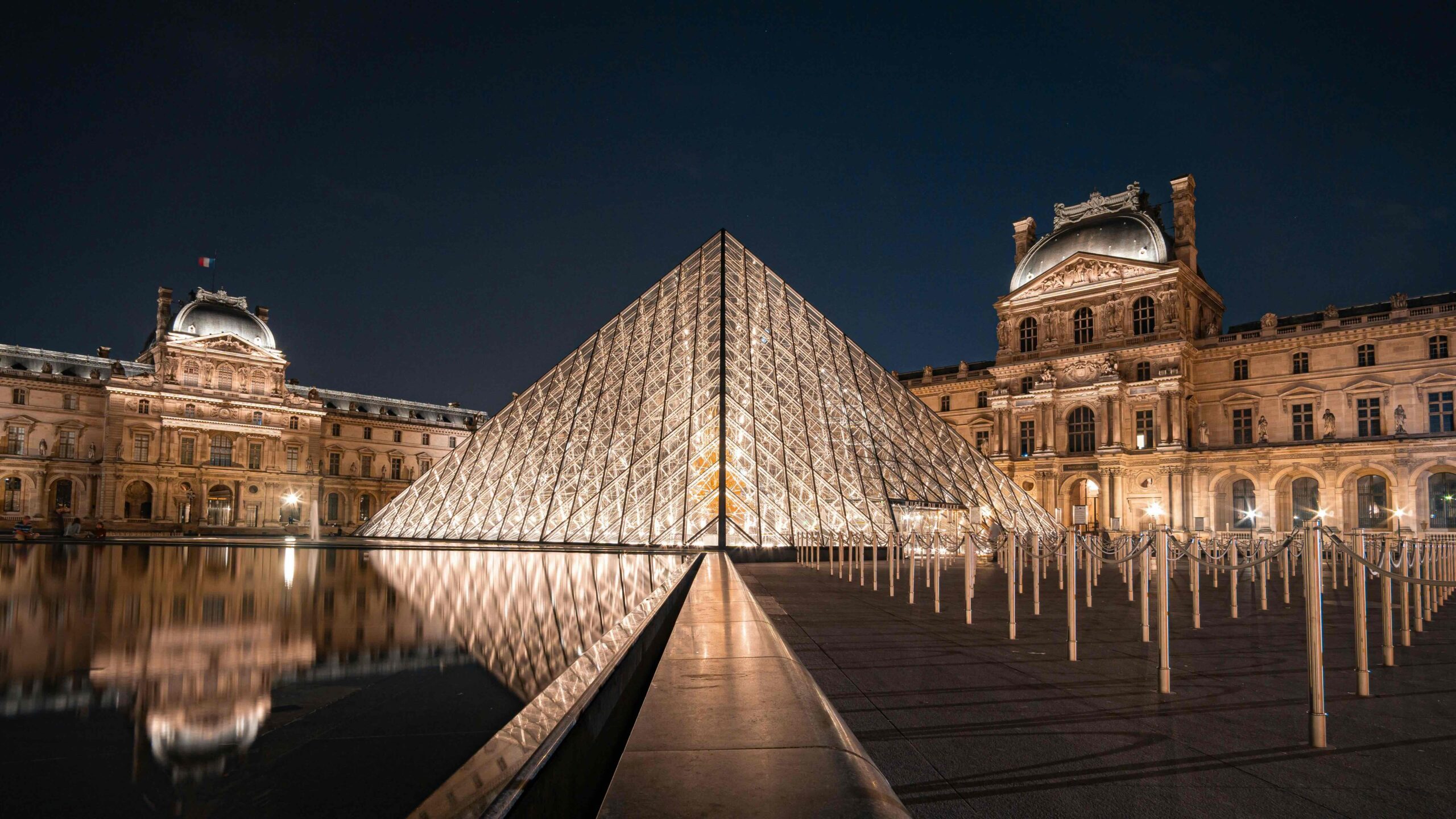 Louvre shuts down as staff go on sudden strike due to overtourism — The ...